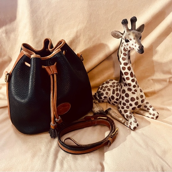 Dooney & Bourke | Bags | 983 Authentic Vintage Dooney And Bourke Large ...